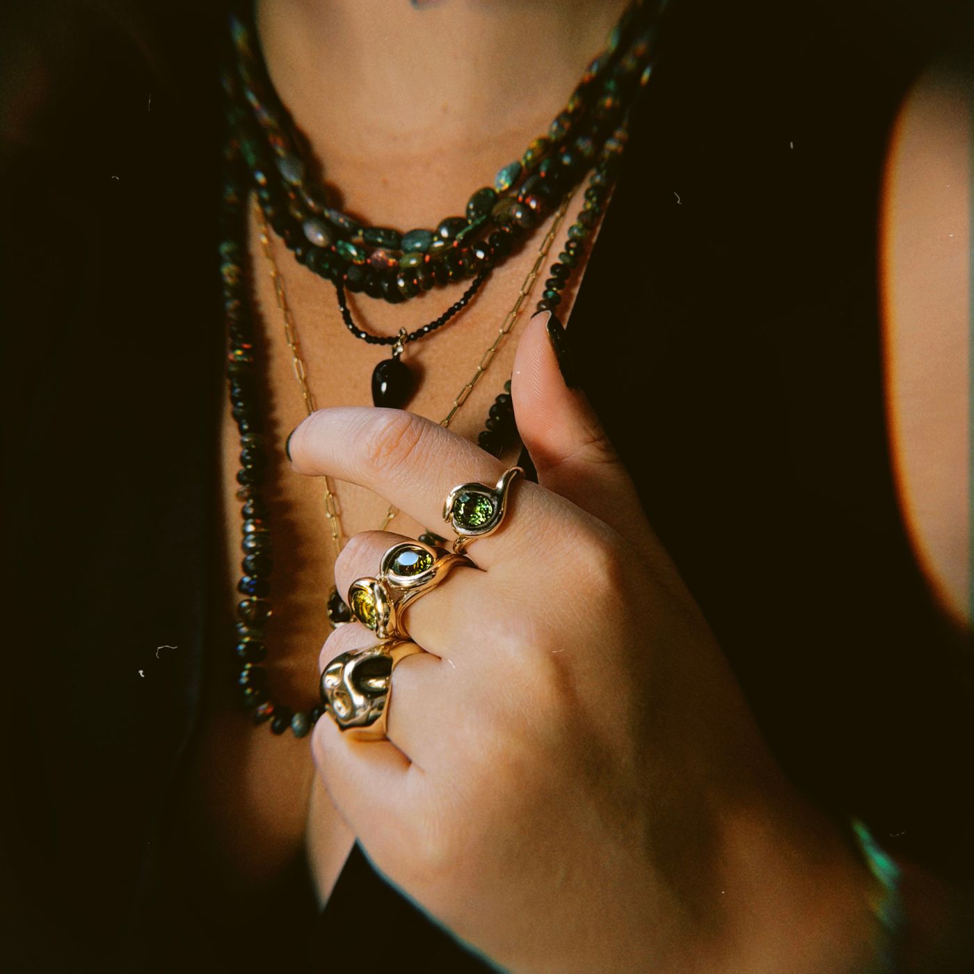 SHOP THE LOOK: MOODY NATURALS – AMANDA PEARL