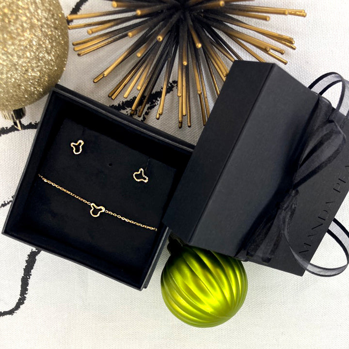 AMANDA PEARL: revolutionary pricing on sustainable luxury accessories