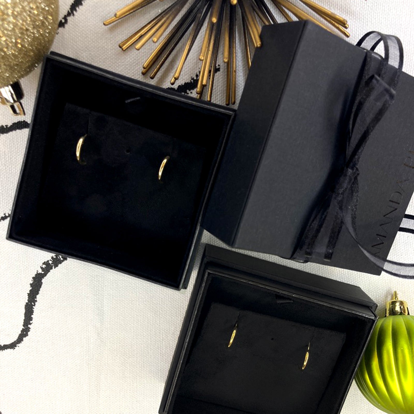 AMANDA PEARL: revolutionary pricing on sustainable luxury accessories