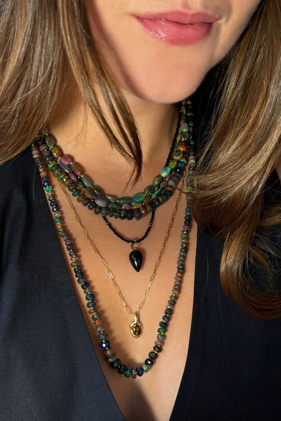 AMANDA PEARL: revolutionary pricing on sustainable luxury accessories