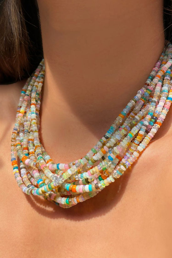 AMANDA PEARL: revolutionary pricing on sustainable luxury accessories