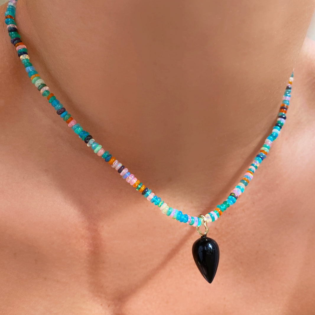 AMANDA PEARL: revolutionary pricing on sustainable luxury accessories