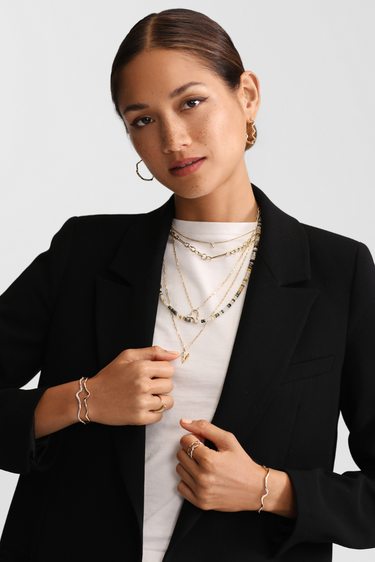 AMANDA PEARL: revolutionary pricing on sustainable luxury accessories