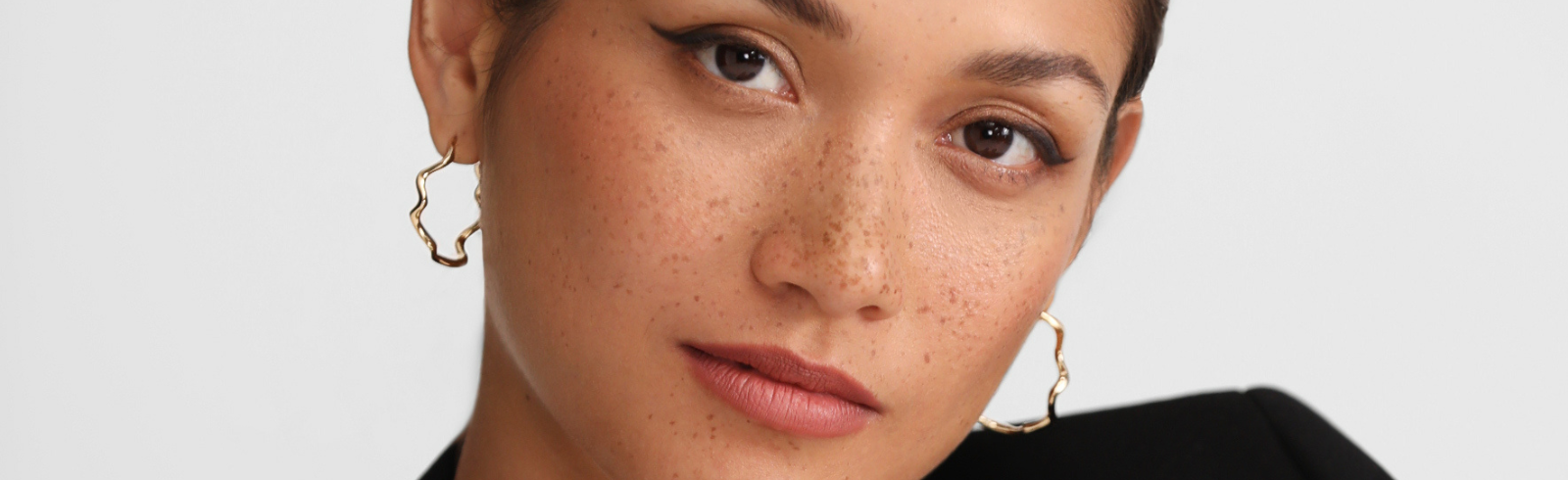 Ear Game – AMANDA PEARL