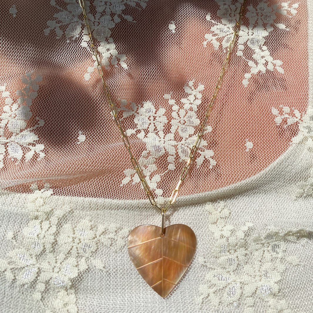AMANDA PEARL: revolutionary pricing on sustainable luxury accessories