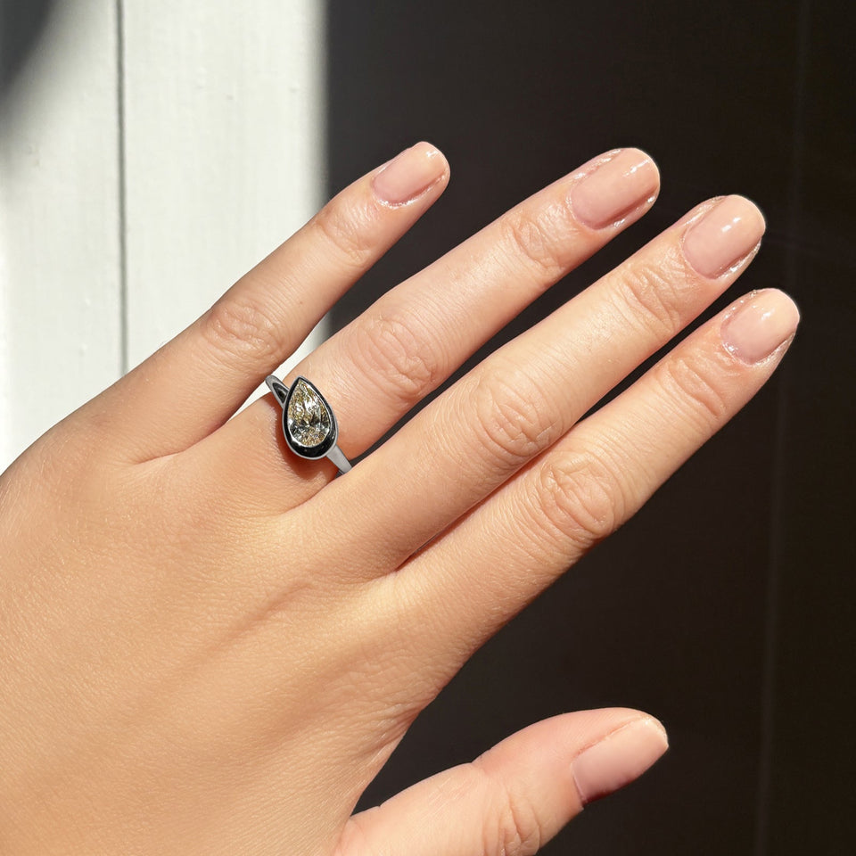 AMANDA PEARL: revolutionary pricing on sustainable fine jewelry.