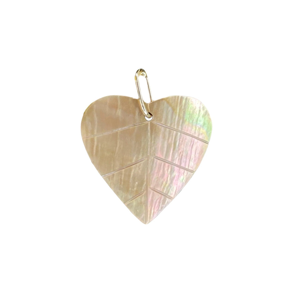 AMANDA PEARL: revolutionary pricing on sustainable luxury accessories